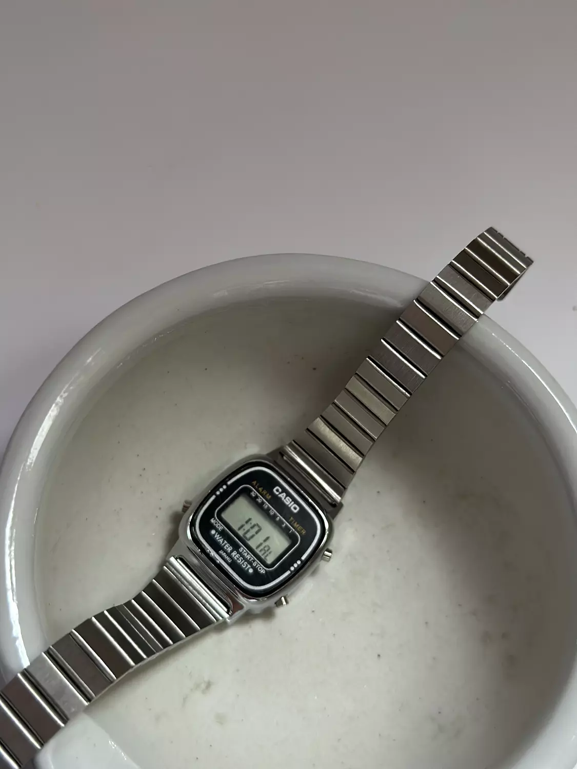 SMALL SPORTY CASIO WATCH | glowy