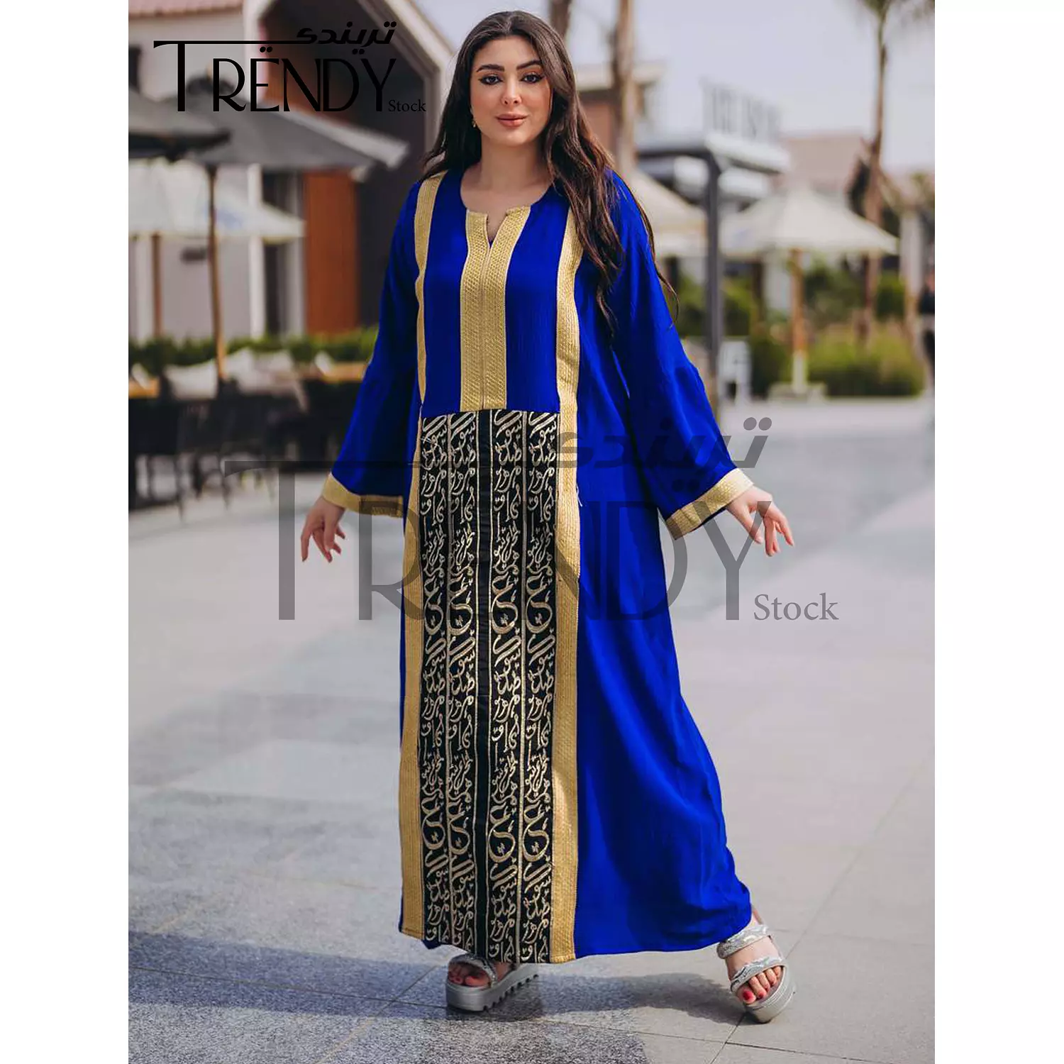 Abaya embroidered with Arabic letters | Trendy stock