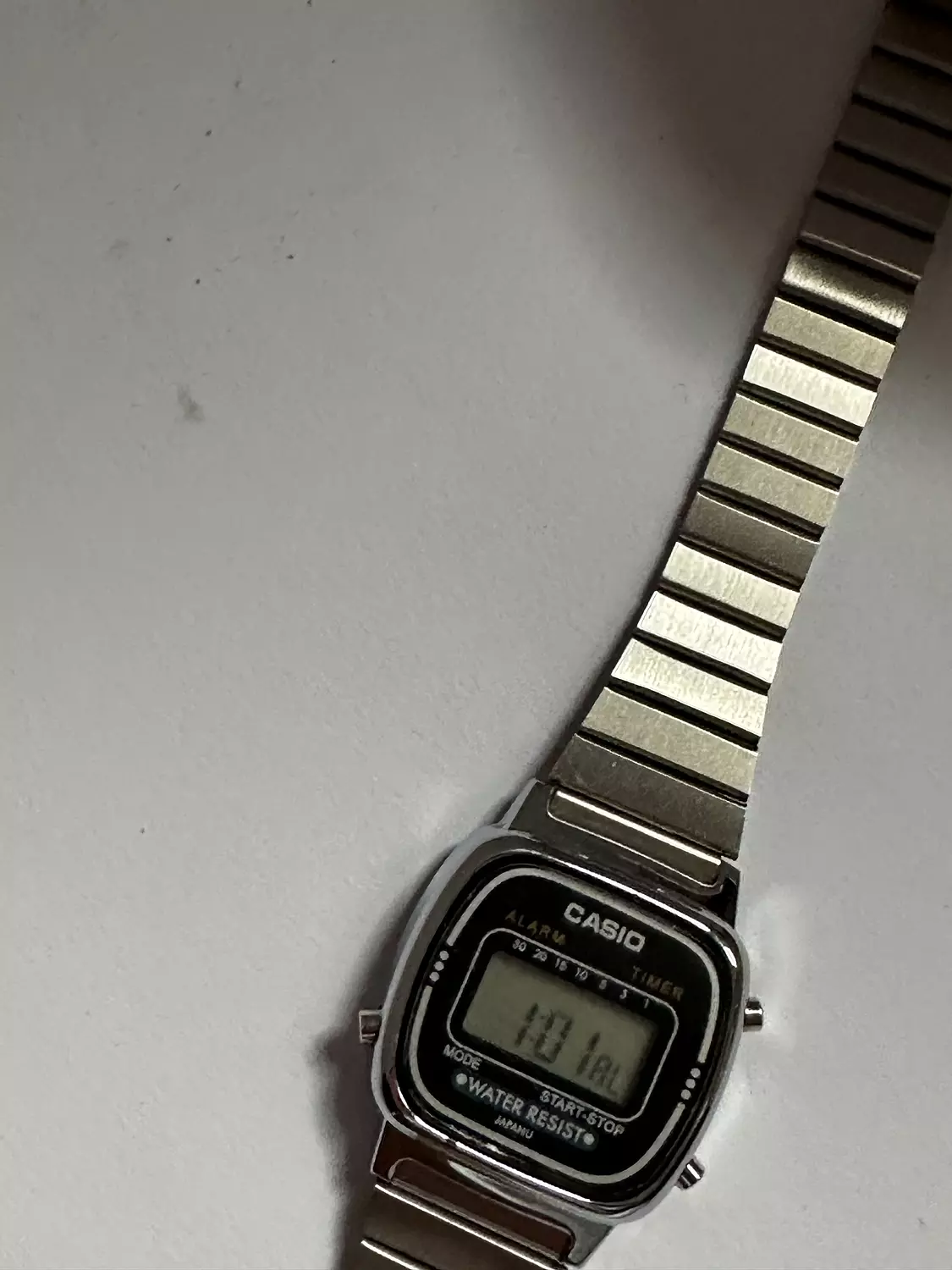 SMALL SPORTY CASIO WATCH | glowy